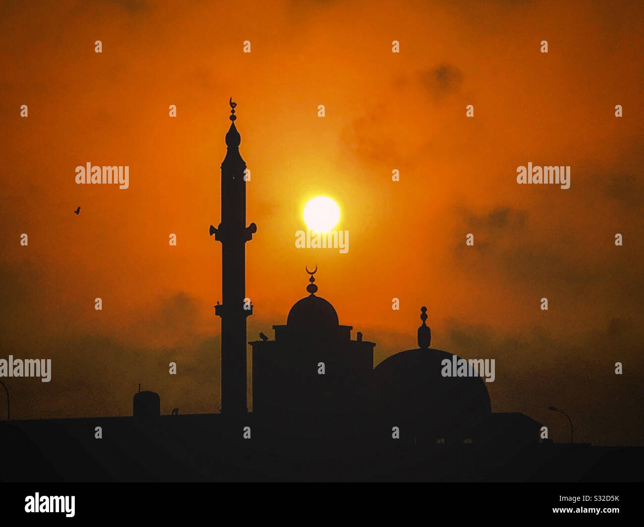 The silhouette of the Blue Mosque during sunset Stock Photo - Alamy