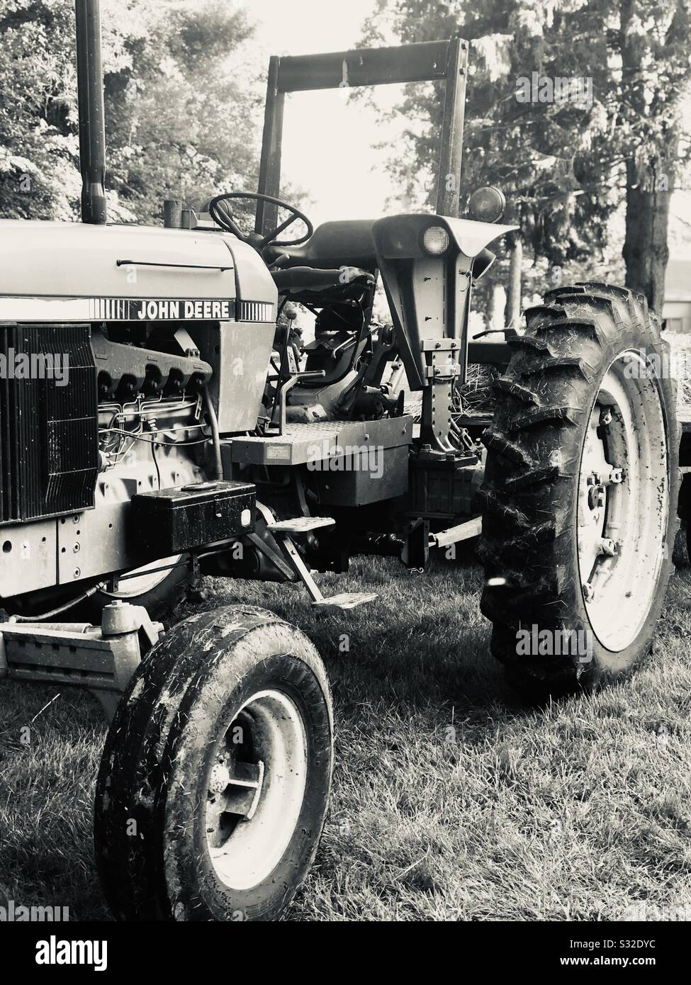 John deere tractor outside hi-res stock photography and images - Alamy
