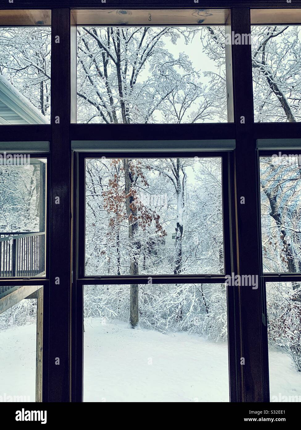 Snowy windows hi-res stock photography and images - Alamy