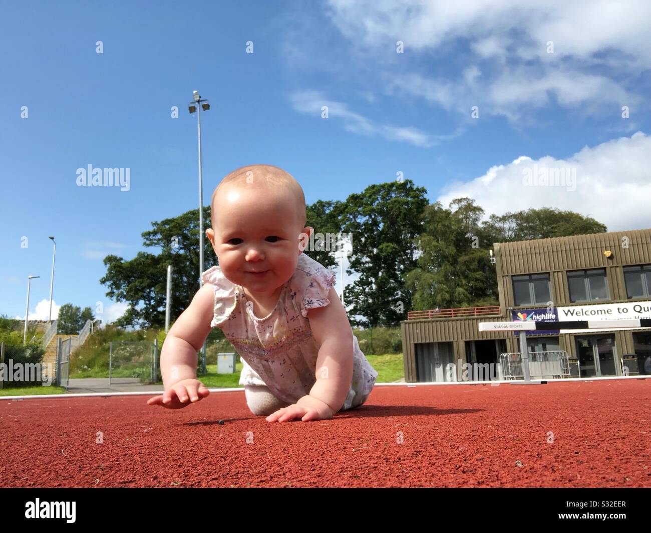 Baby crawl hi-res stock photography and images - Alamy