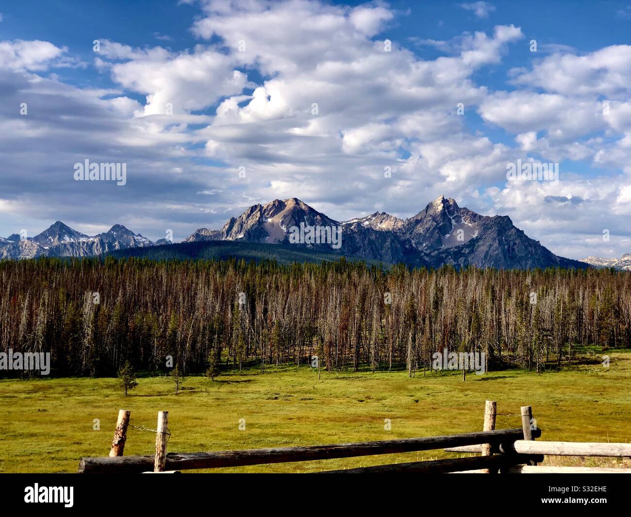 Sawtooth mountains hi-res stock photography and images - Alamy