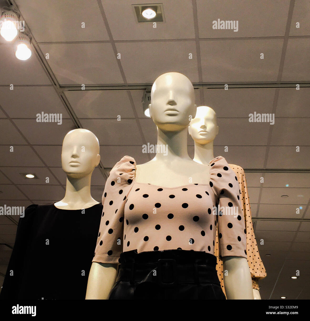 Mannequins clothing hi-res stock photography and images - Alamy