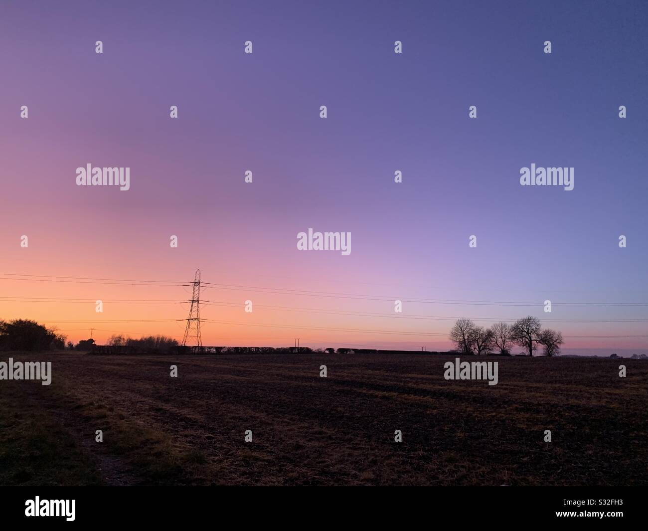 Pink countryside sky hi-res stock photography and images - Alamy