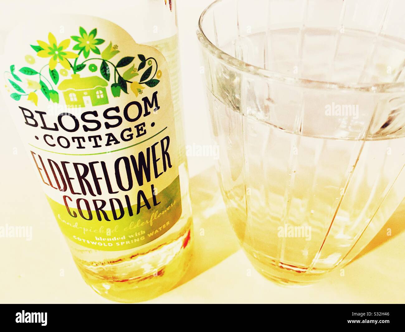 Elderflower cordial drink hi-res stock photography and images - Alamy