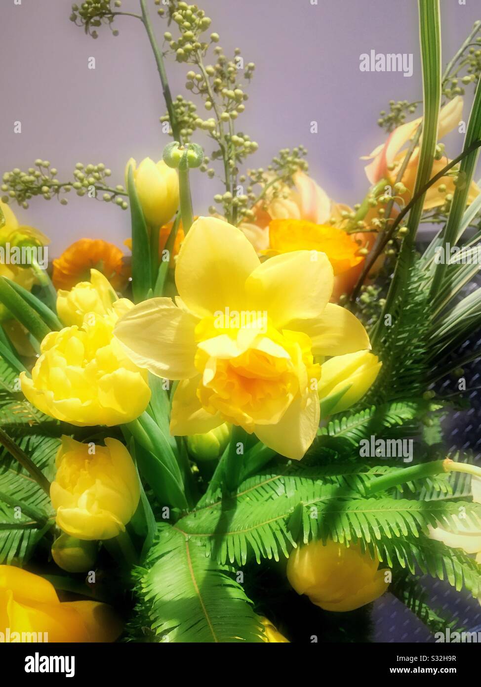 Bouquet of yellow cut flowers Stock Photo - Alamy