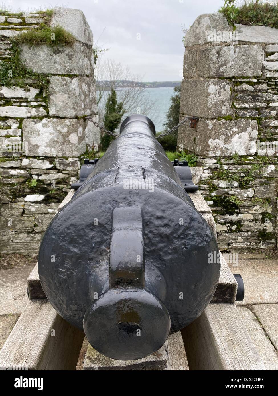 Castle cannon hi-res stock photography and images - Alamy