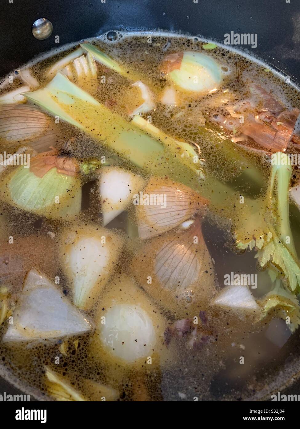 Chicken stock hi-res stock photography and images - Alamy