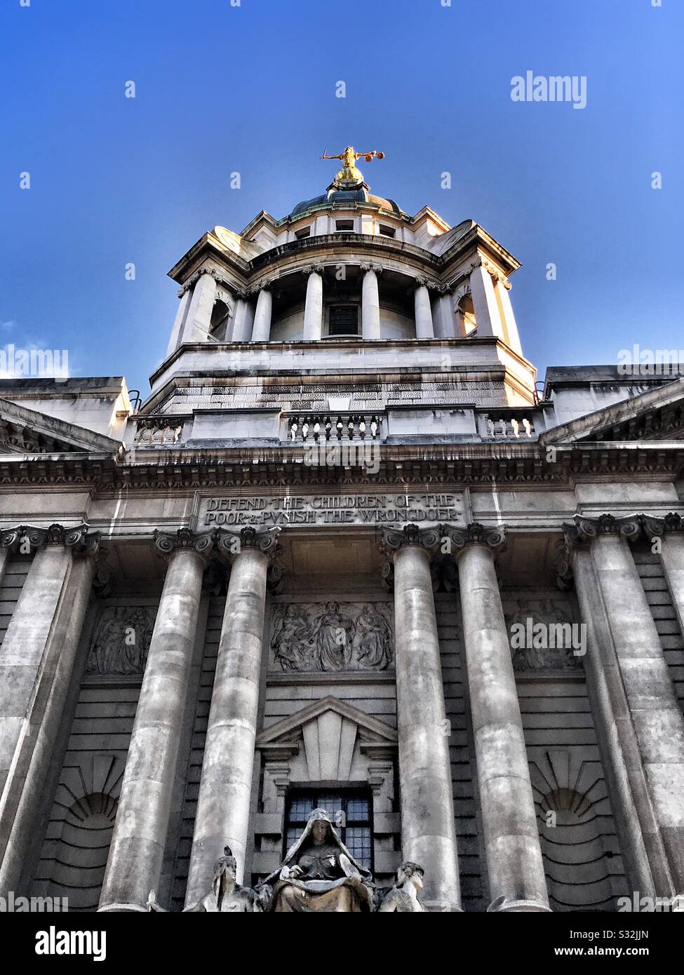 London law courts architecture detail hi-res stock photography and ...
