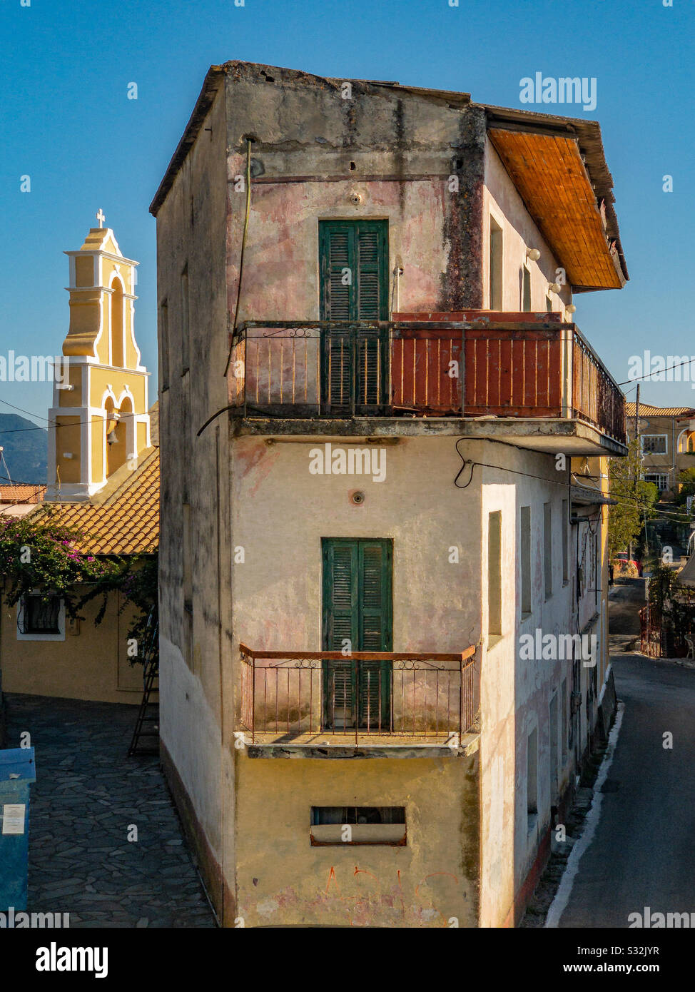 Simple doors hi-res stock photography and images - Alamy