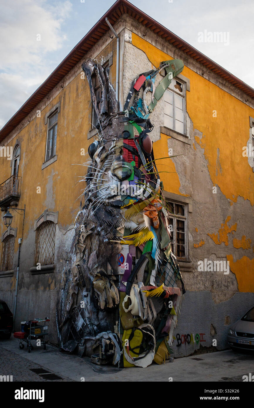 Rabbit street art porto hi-res stock photography and images - Alamy