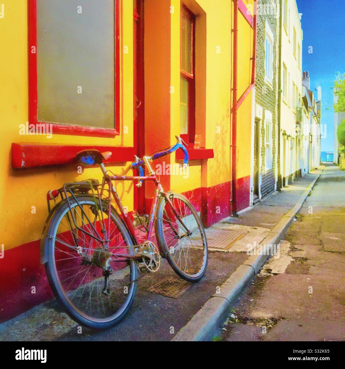 A narrow lane in Brighton Stock Photo - Alamy