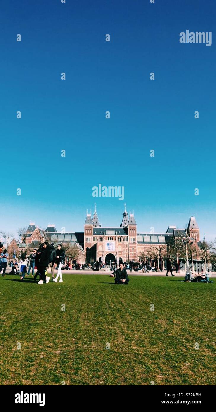 Busy museum hi-res stock photography and images - Alamy