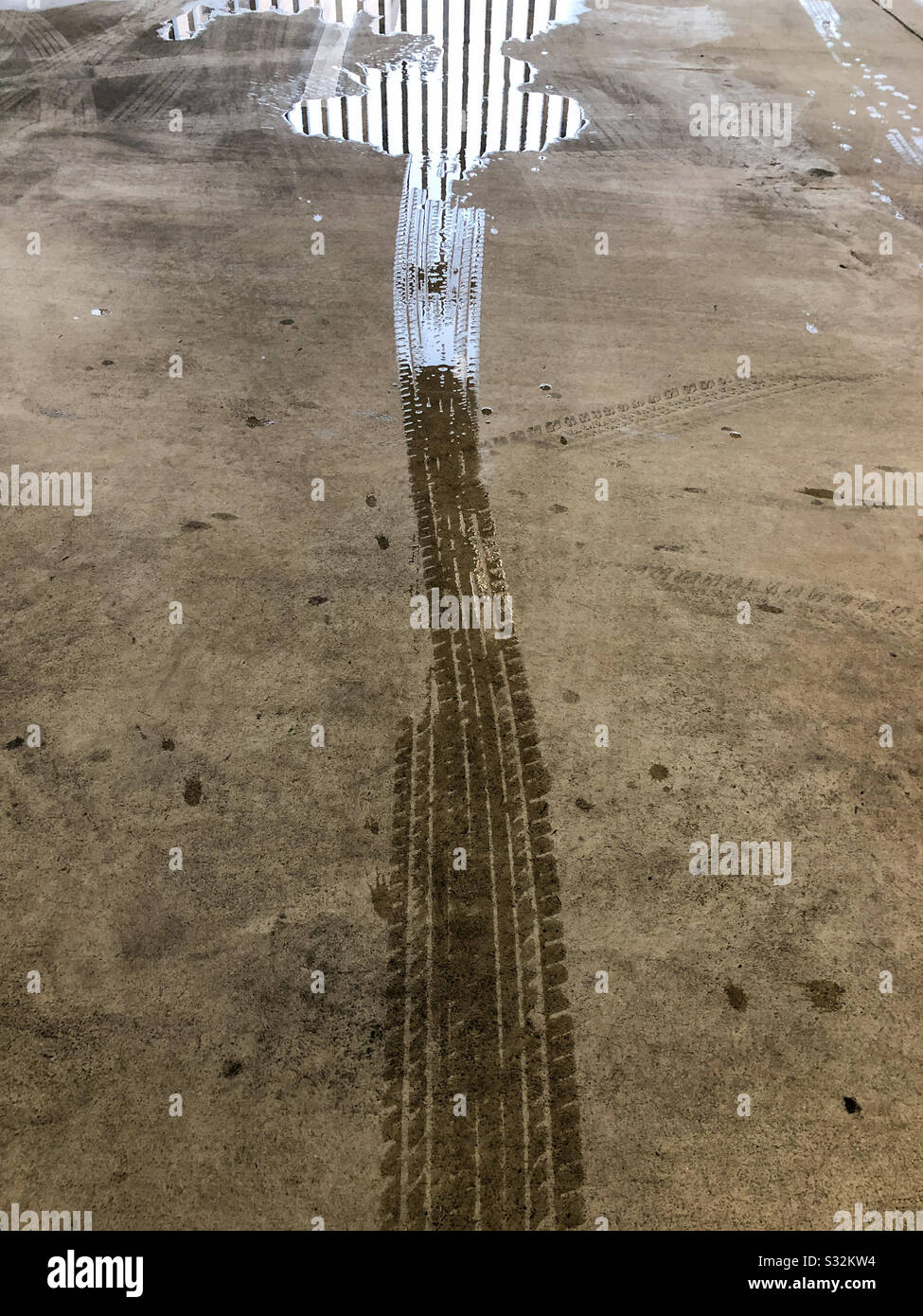 Wet track hi-res stock photography and images - Alamy