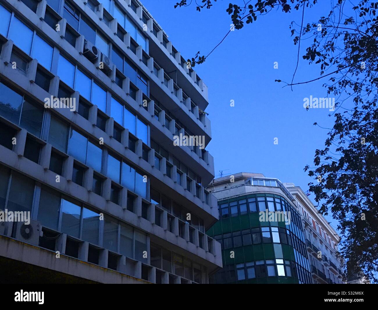 Facades at night hi-res stock photography and images - Alamy
