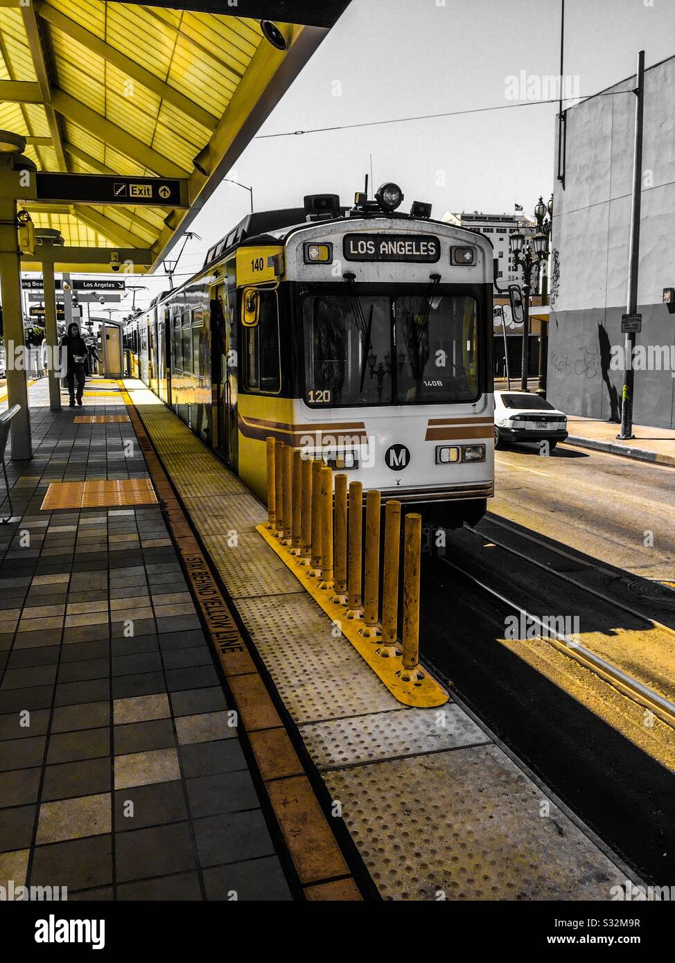 Goldline hi-res stock photography and images - Alamy