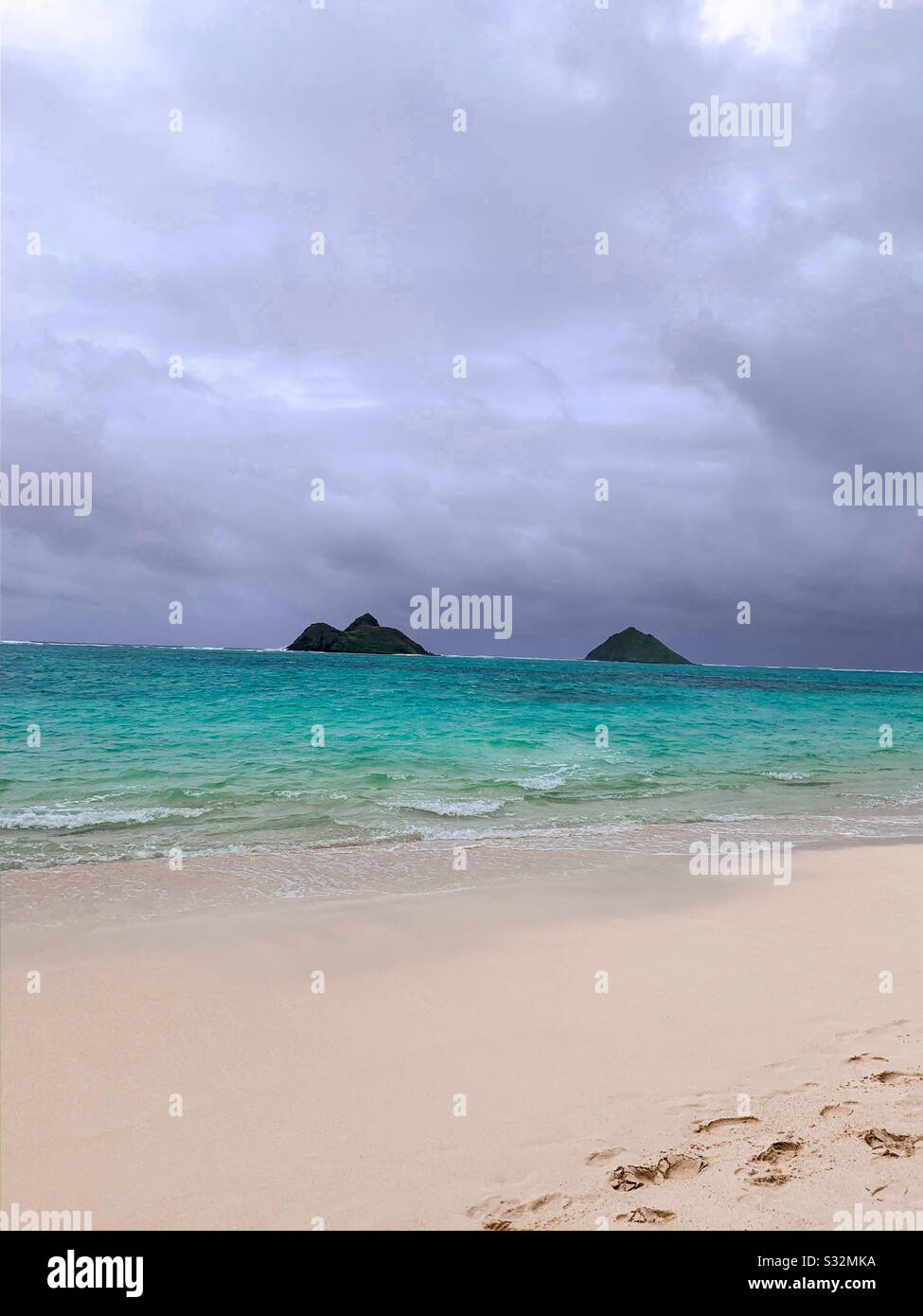 Mokulua islands hi-res stock photography and images - Alamy