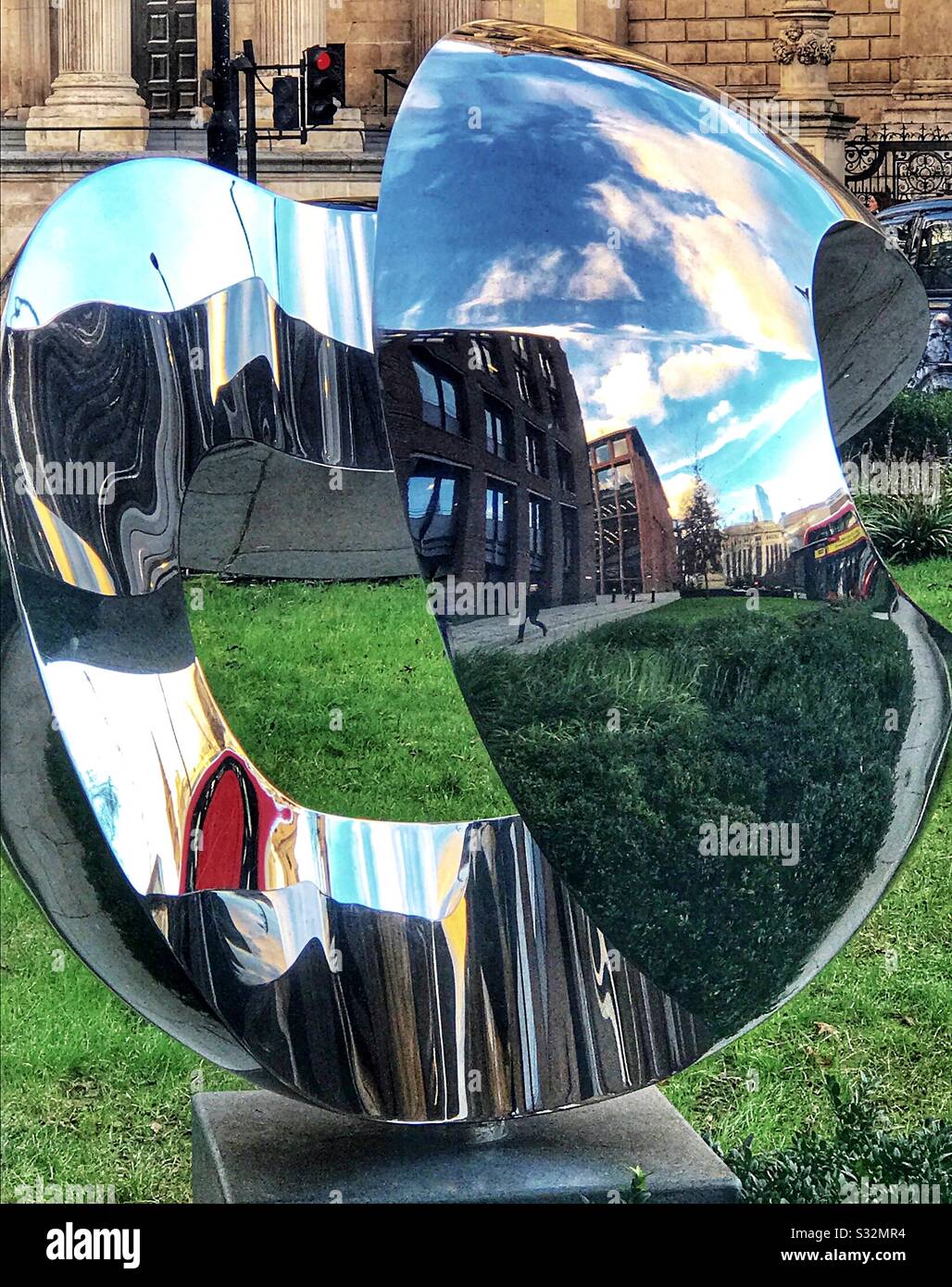 Modern abstract sculpture, London Stock Photo - Alamy