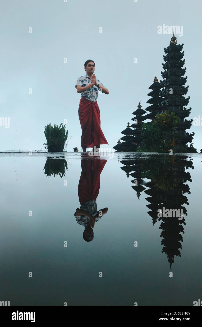 Reflect reflection reflecting hi-res stock photography and images - Alamy