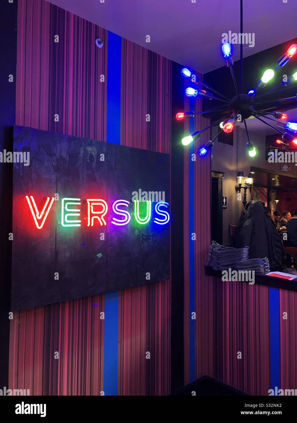 Arcade bar sign hi-res stock photography and images - Alamy