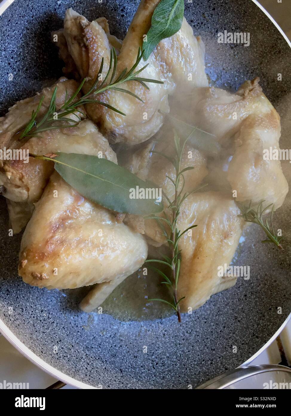 Chicken frying pan hi-res stock photography and images - Alamy
