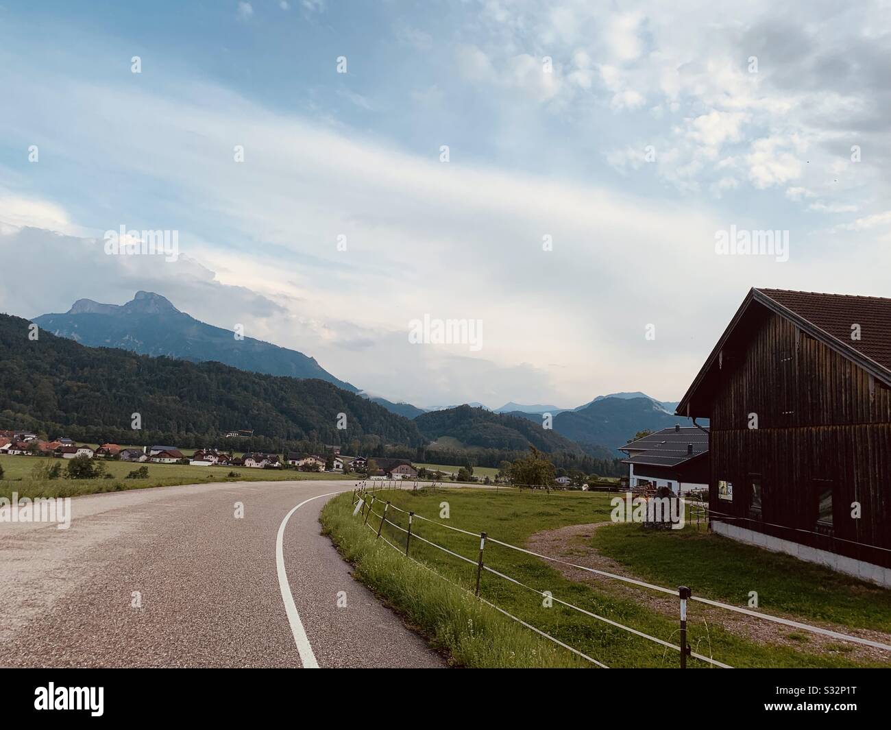 Entry lodge hi-res stock photography and images - Alamy