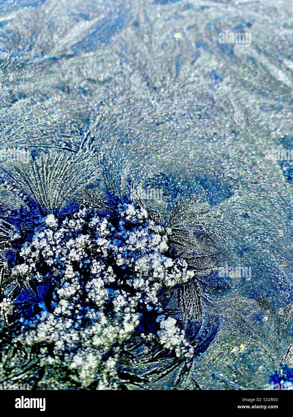 Frost patterns hi-res stock photography and images - Alamy