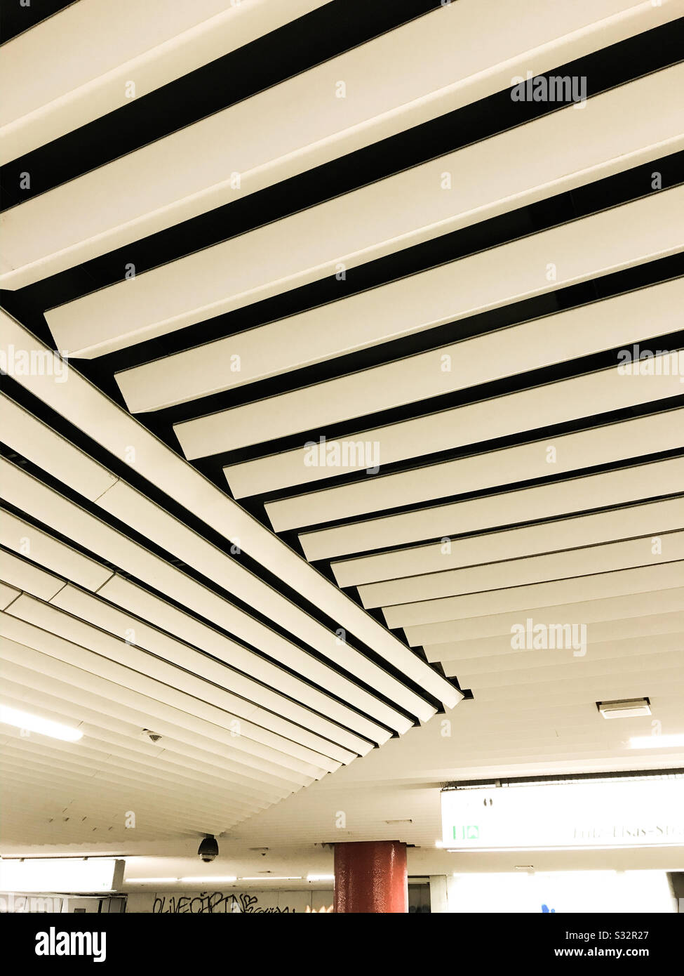 Ceiling structure hi-res stock photography and images - Alamy
