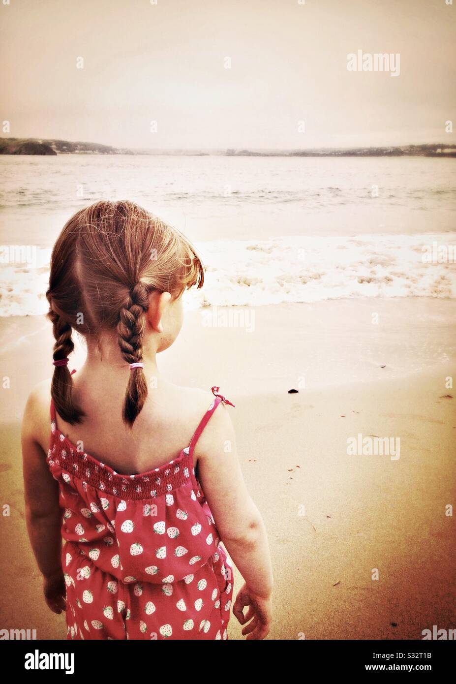 Child looking at beautiful sea hi-res stock photography and images - Alamy