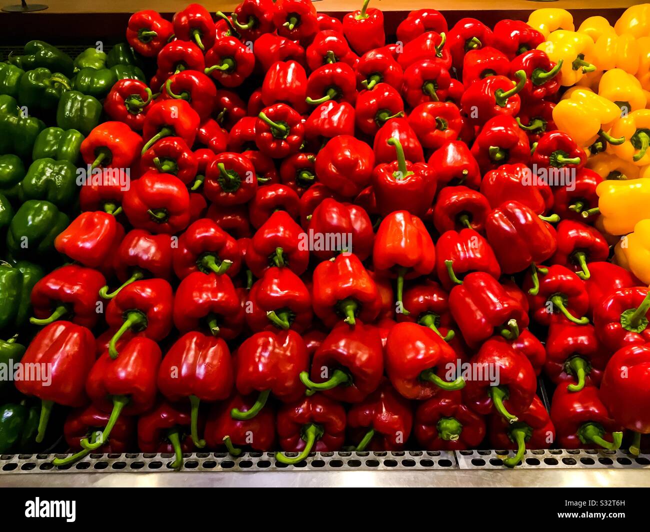 Gleaming green hi-res stock photography and images - Alamy