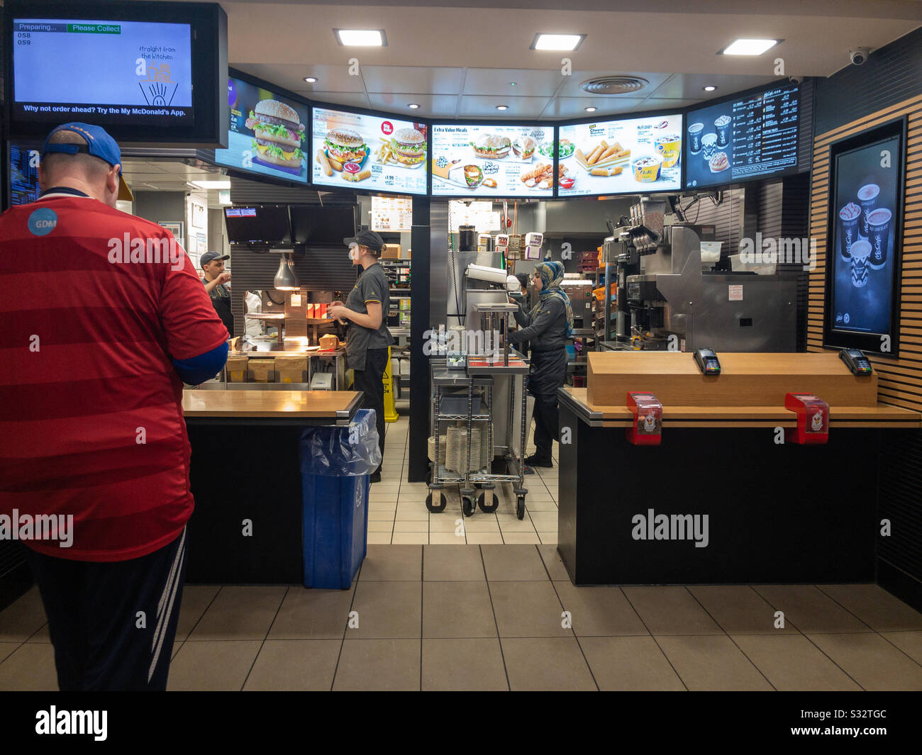 Mcdonald's restaurant order counter hi-res stock photography and images ...