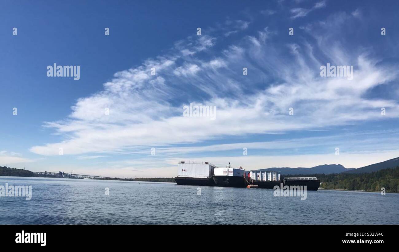 Ships in water hi-res stock photography and images - Alamy
