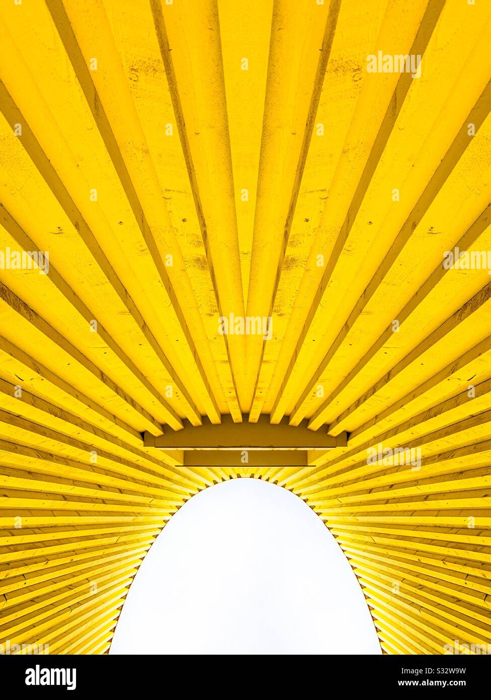 Yellow architecture hi-res stock photography and images - Alamy
