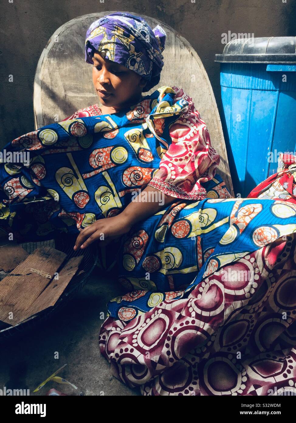 African mother making local fire to fry bean cakes Stock Photo - Alamy