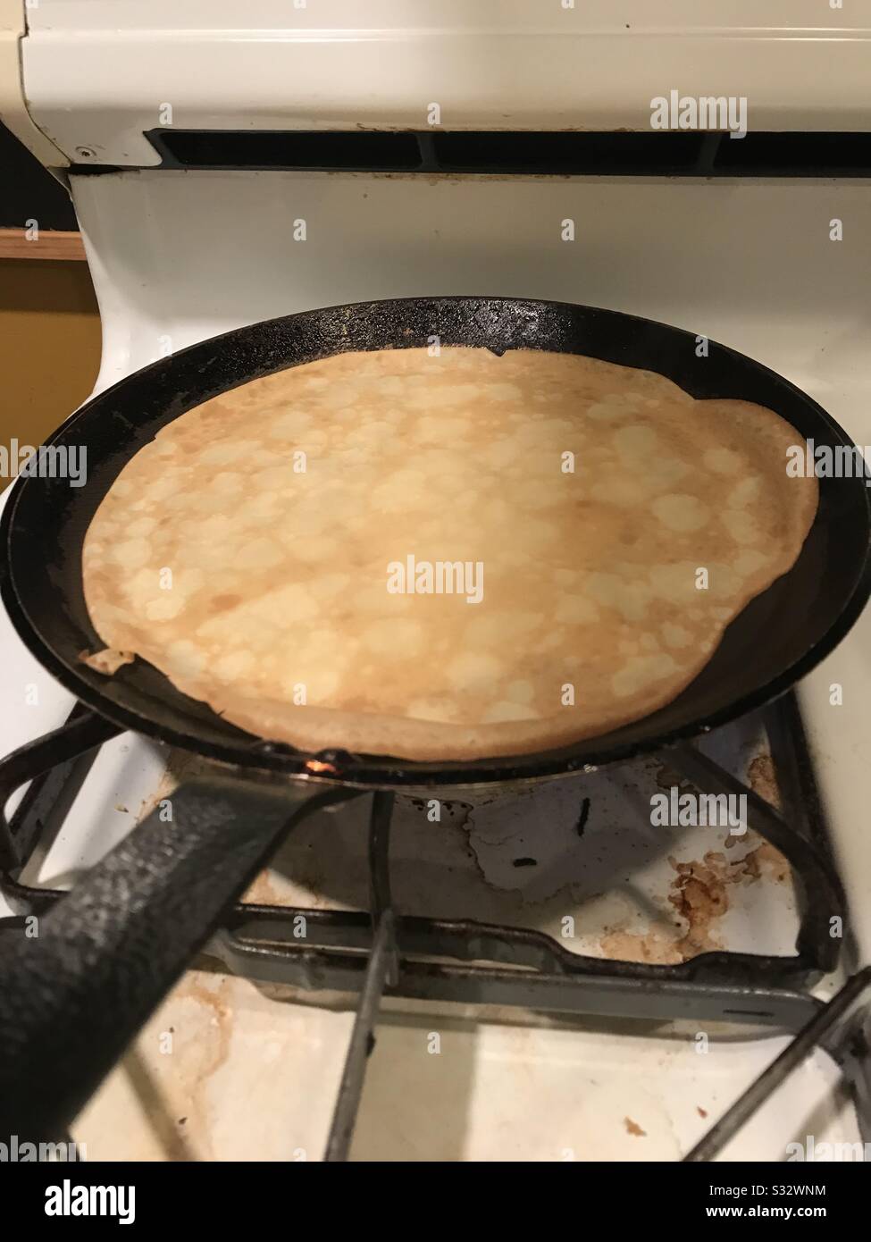 Making crepes for French crepes day Stock Photo - Alamy