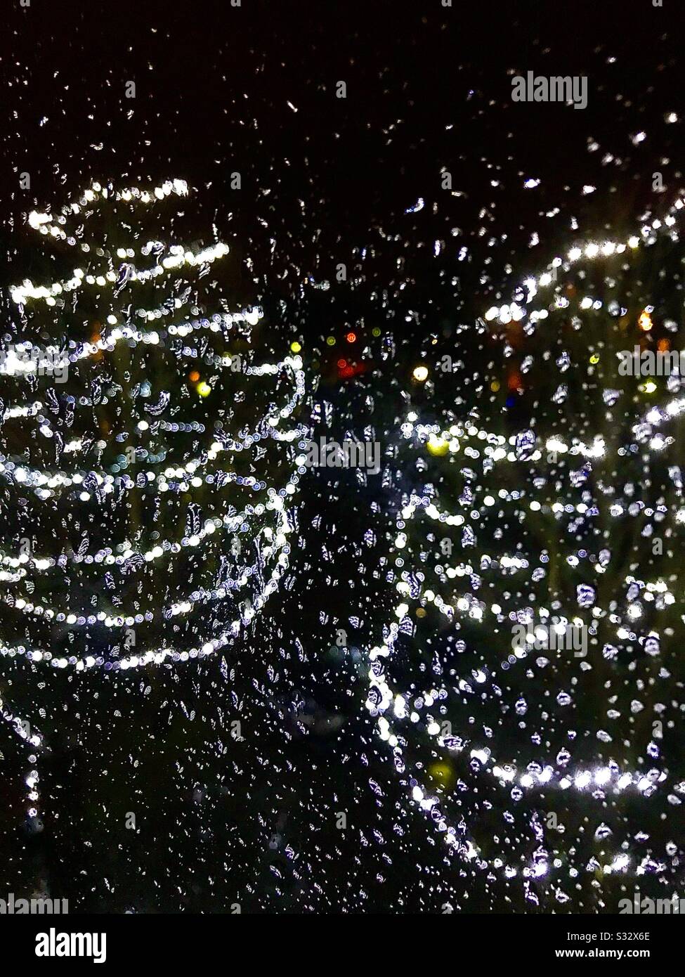 Lights through window christmas hi-res stock photography and images - Alamy