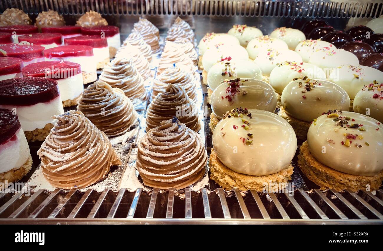 Mini cakes hi-res stock photography and images - Alamy