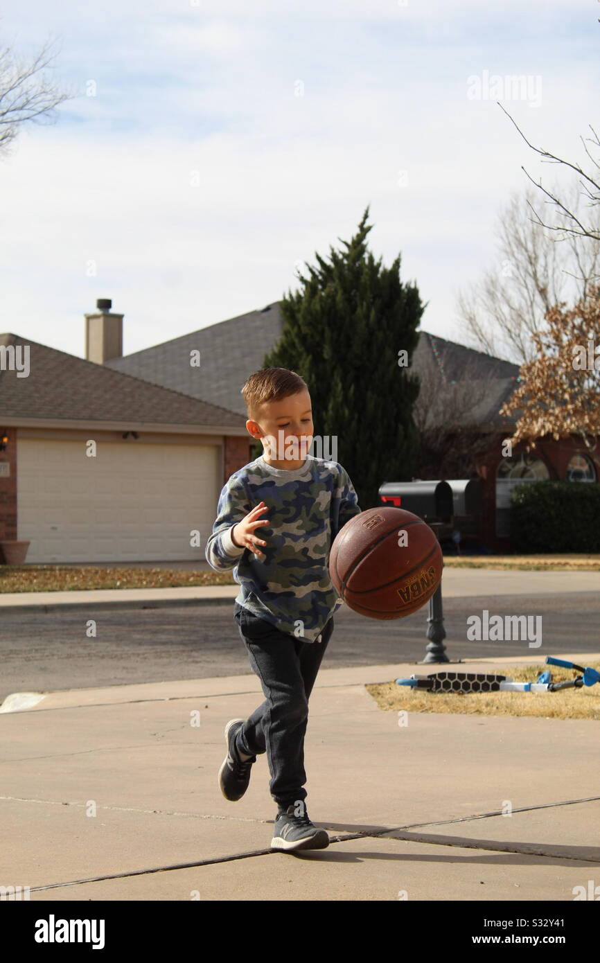 Boy playing basketball hi-res stock photography and images - Alamy