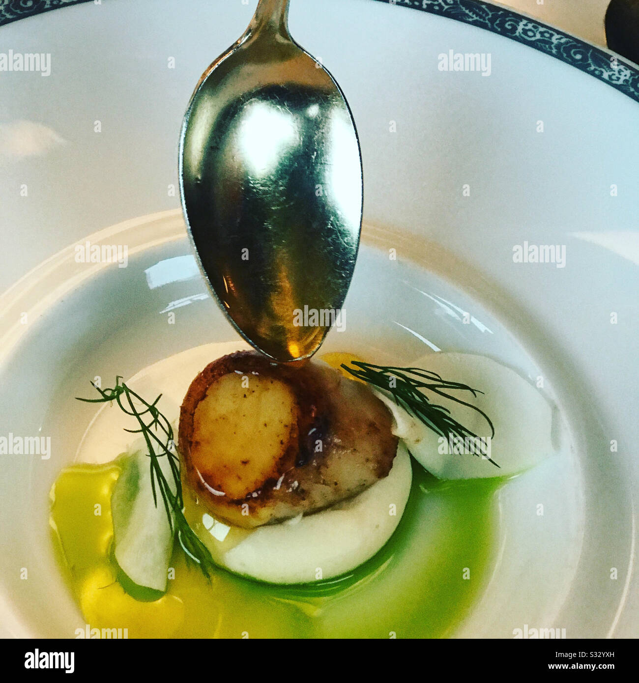 Scallop dinner hi-res stock photography and images - Alamy