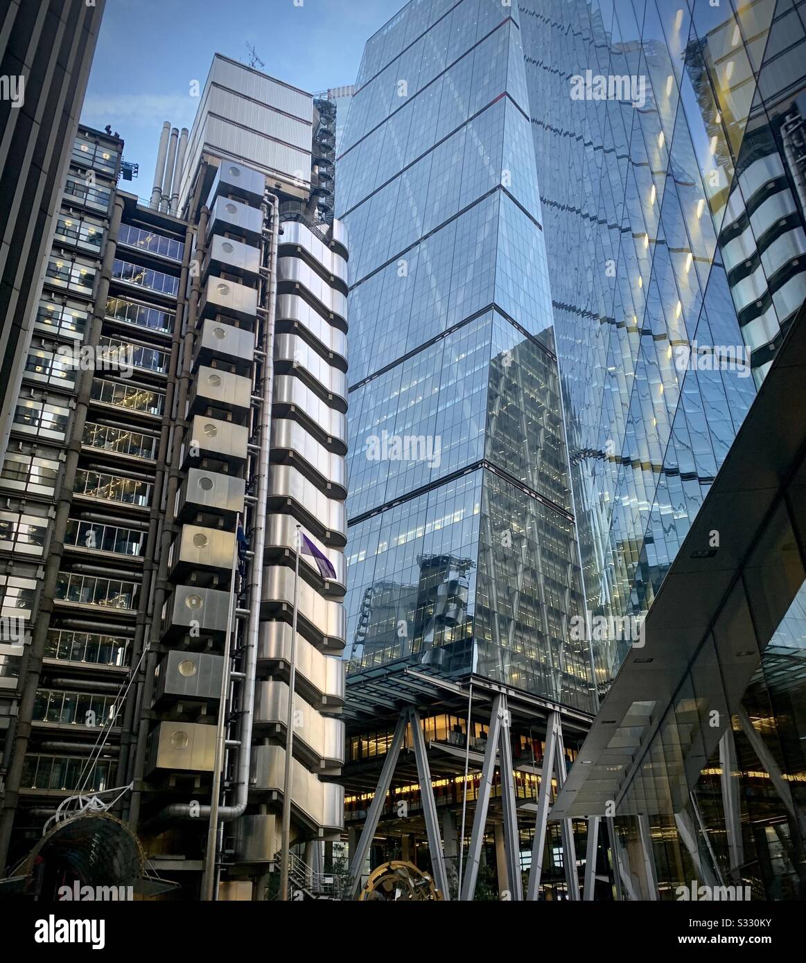 Modern buildings london hi-res stock photography and images - Alamy