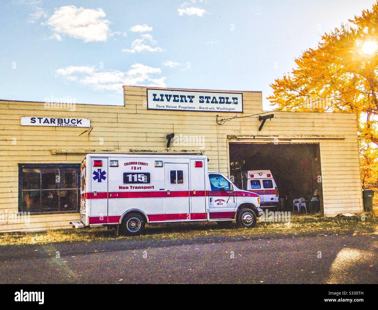 Ambulance garage hi-res stock photography and images - Alamy