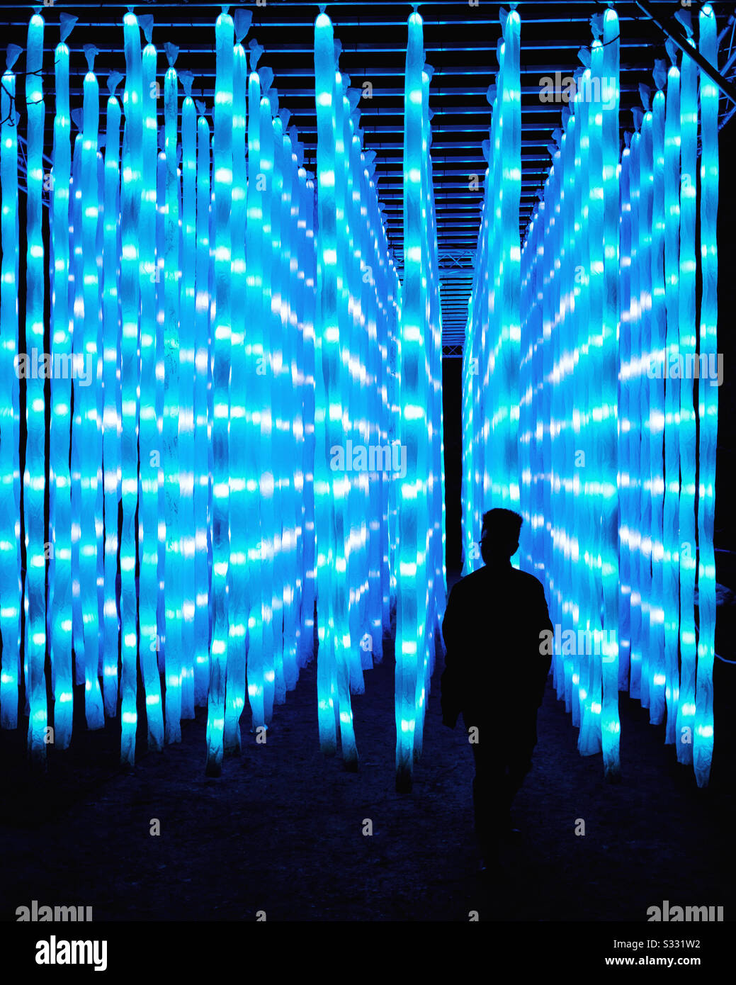 Blue light beams hi-res stock photography and images - Alamy