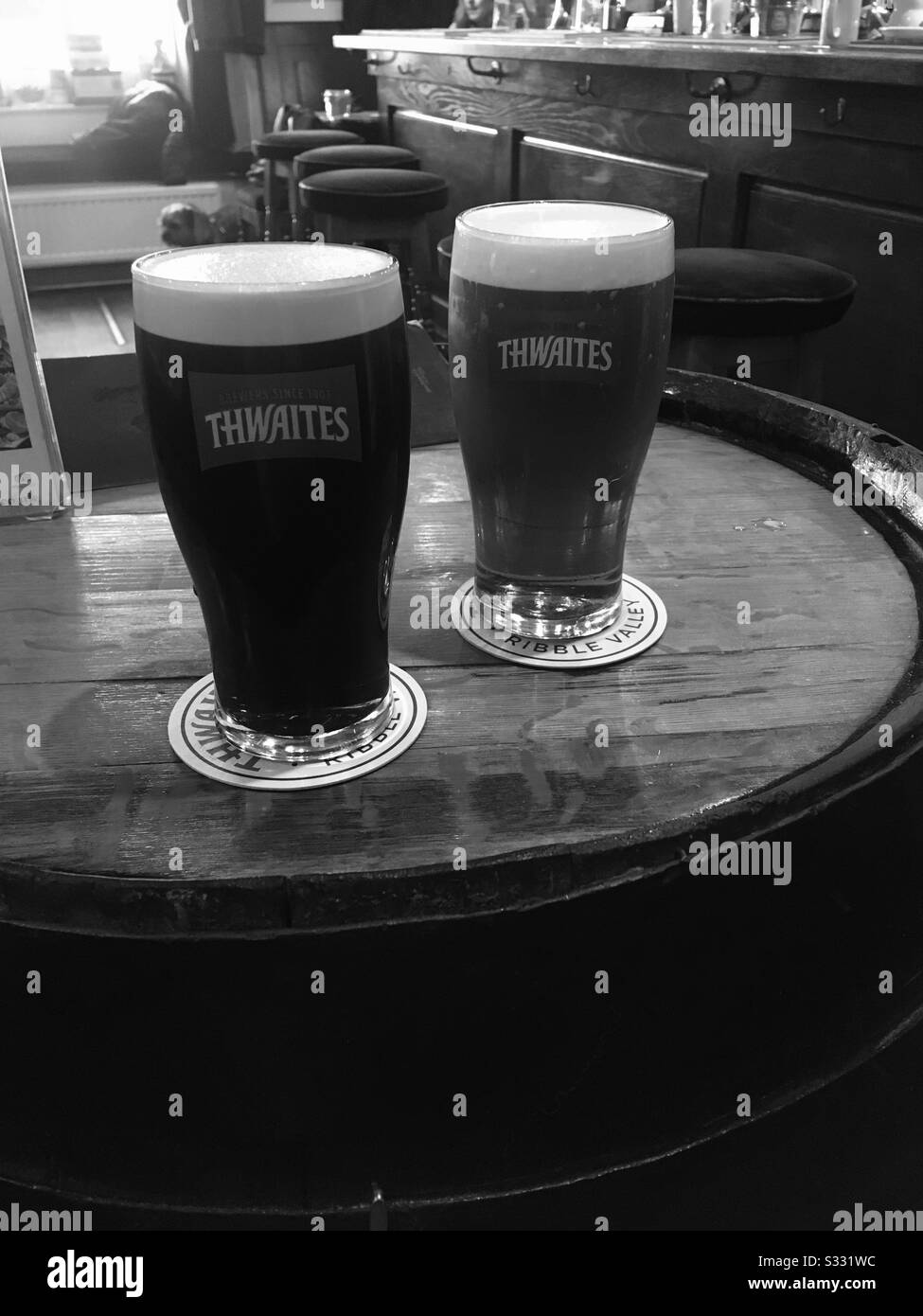 Pint of bitter hi-res stock photography and images - Alamy