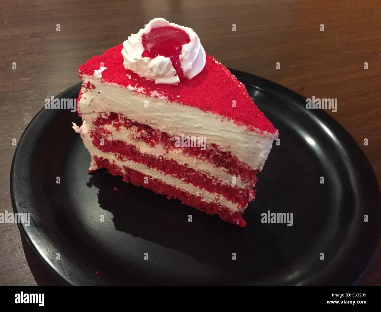 Cake red velvet hi-res stock photography and images - Alamy