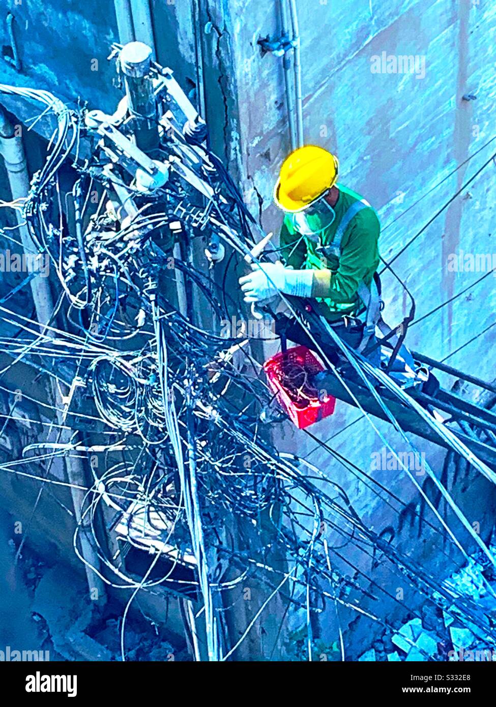 Jumbled wires hi-res stock photography and images - Alamy Jumbled wires hi-res stock photography and images - Alamy