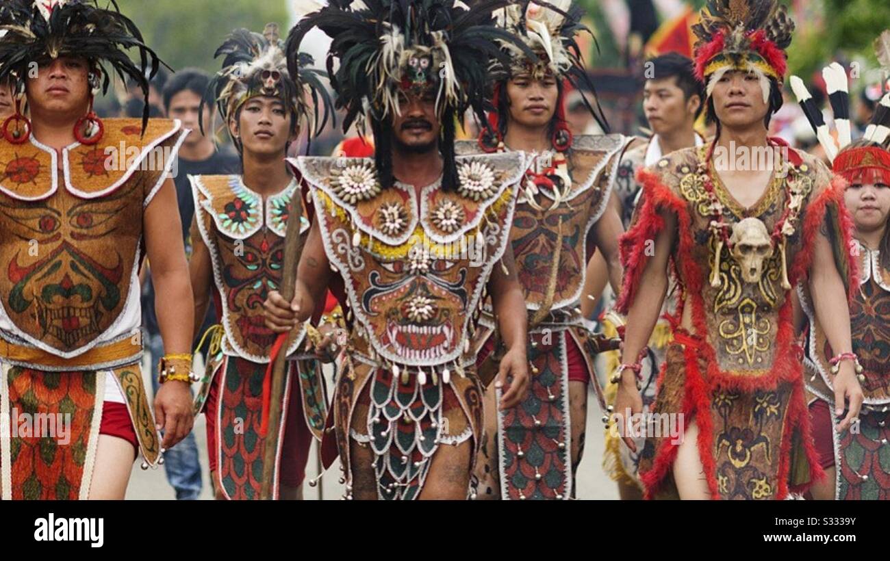 Dayak men hi-res stock photography and images - Alamy