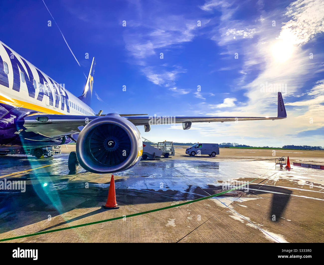Ryanair Boeing 737-8AS at Manchester Airport Stock Photo - Alamy