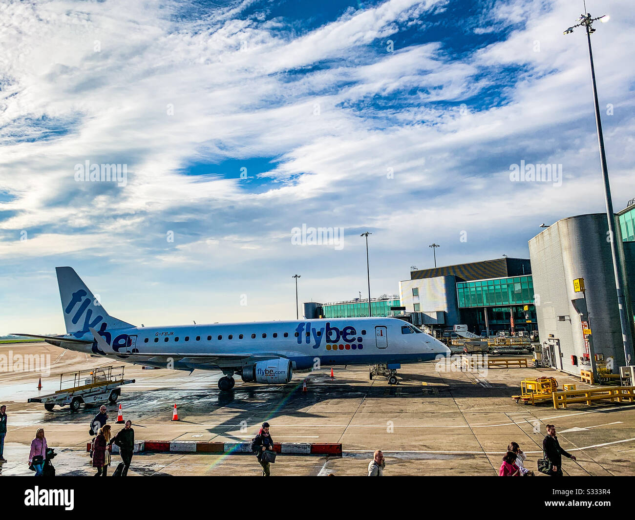 Embraer 175 plane hi-res stock photography and images - Alamy