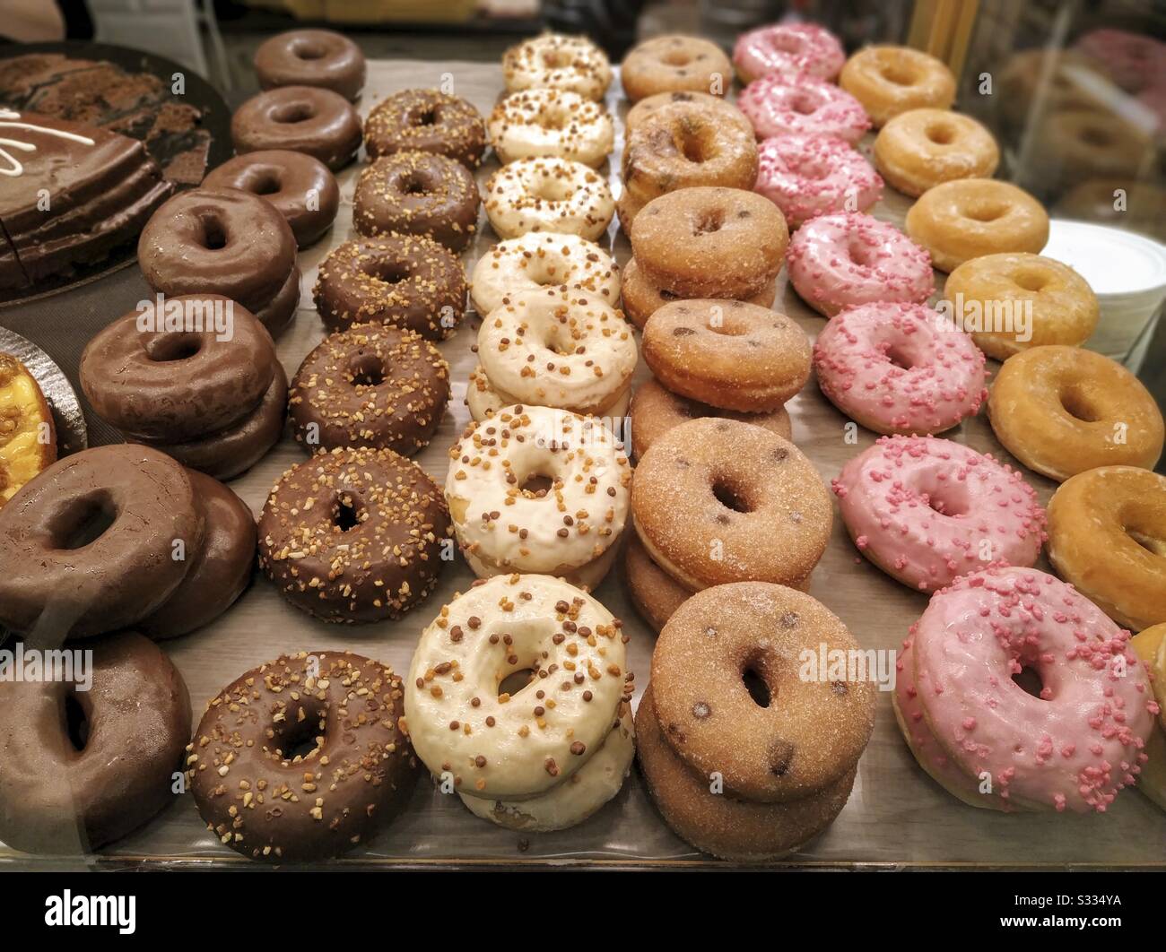 Donuts store hi-res stock photography and images - Alamy