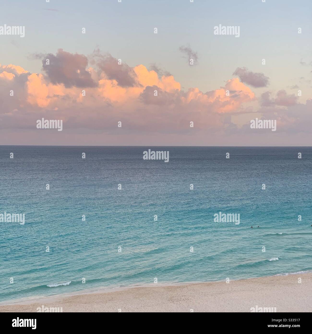 Sunset over a beach in the Hotel Zone, Cancun, Mexico Stock Photo - Alamy