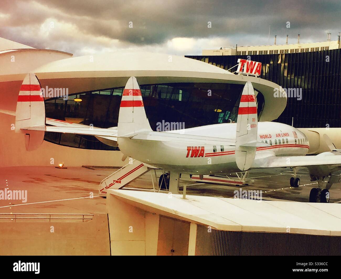 Twa hotel connie cocktail lounge hi-res stock photography and images ...